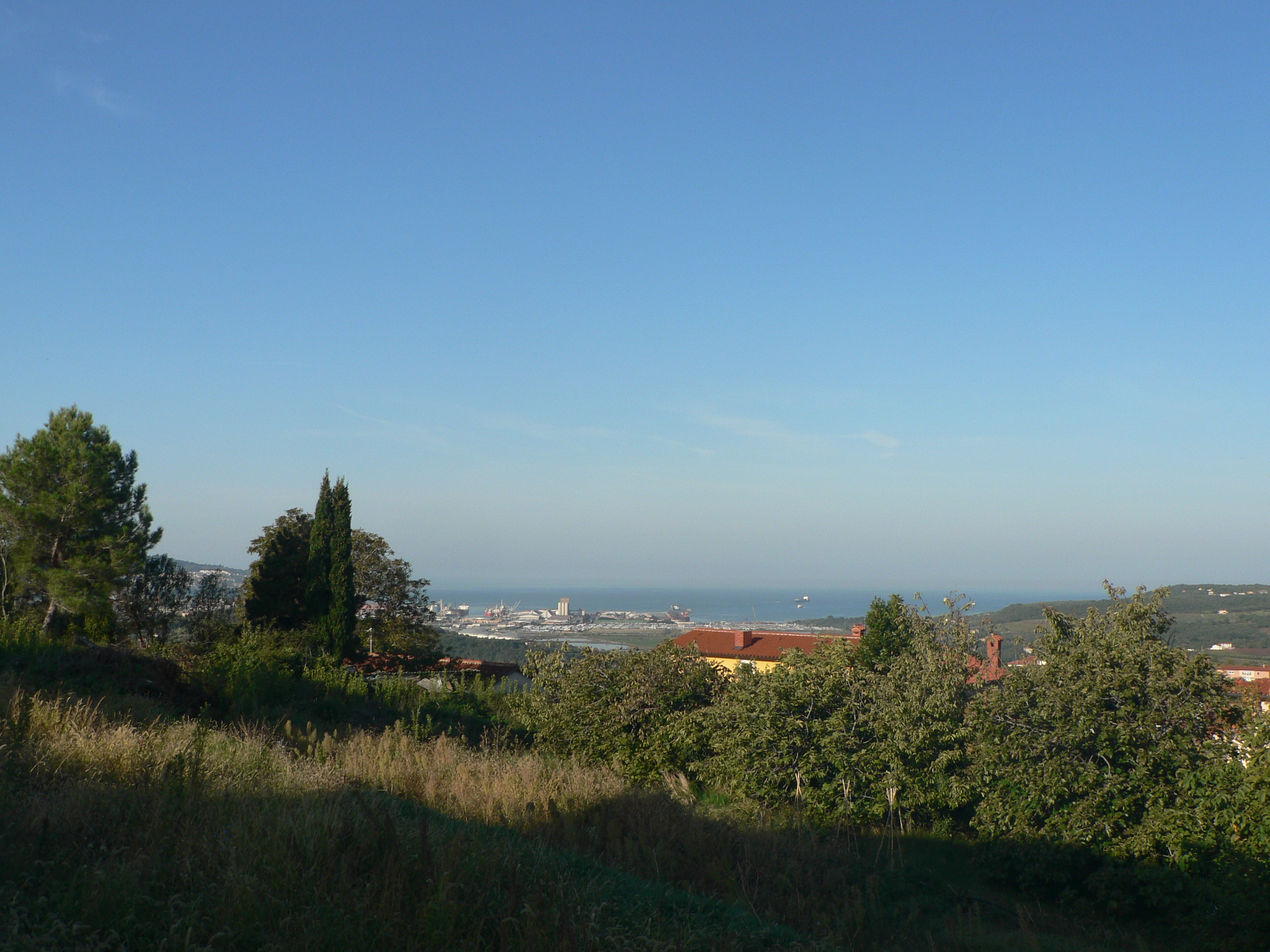 Na dražbi koprske občine tudi parcele z razgledom na morje • Koper